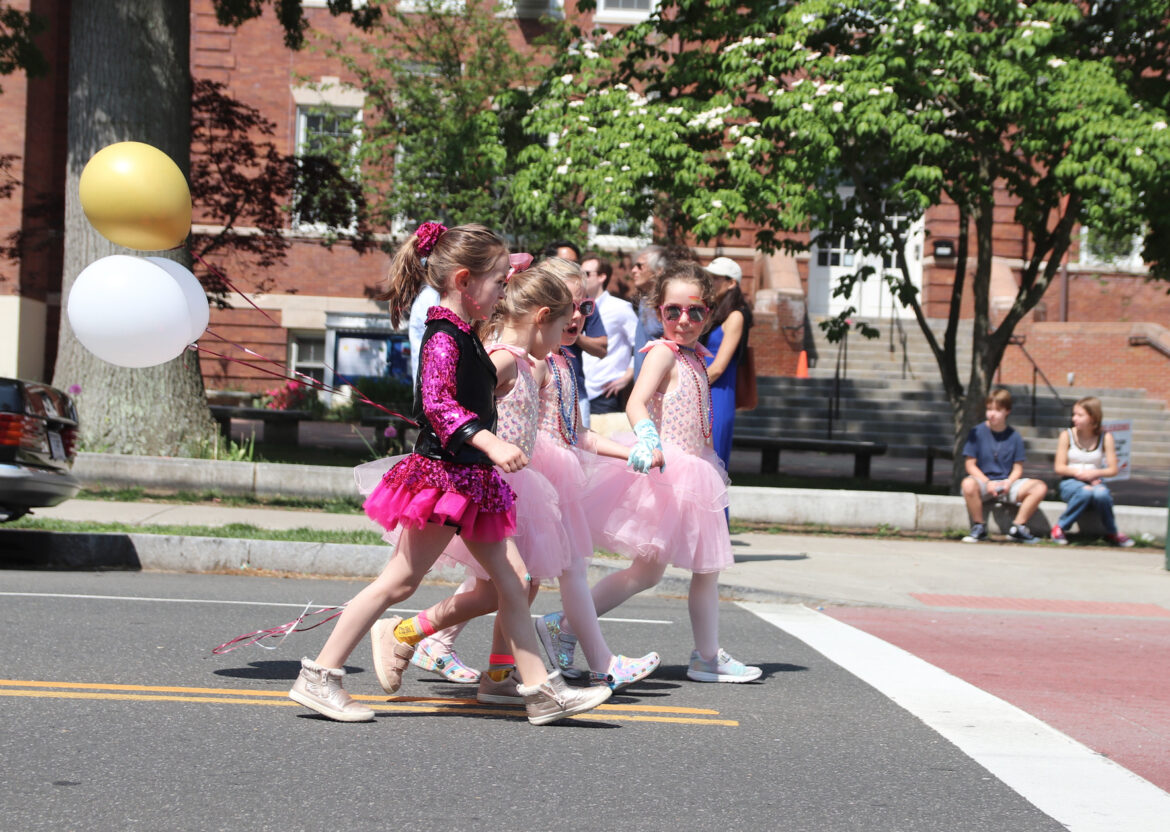 PHOTOS: Sound Beach Volunteer Fire Dept Memorial Day Parade Continues ...