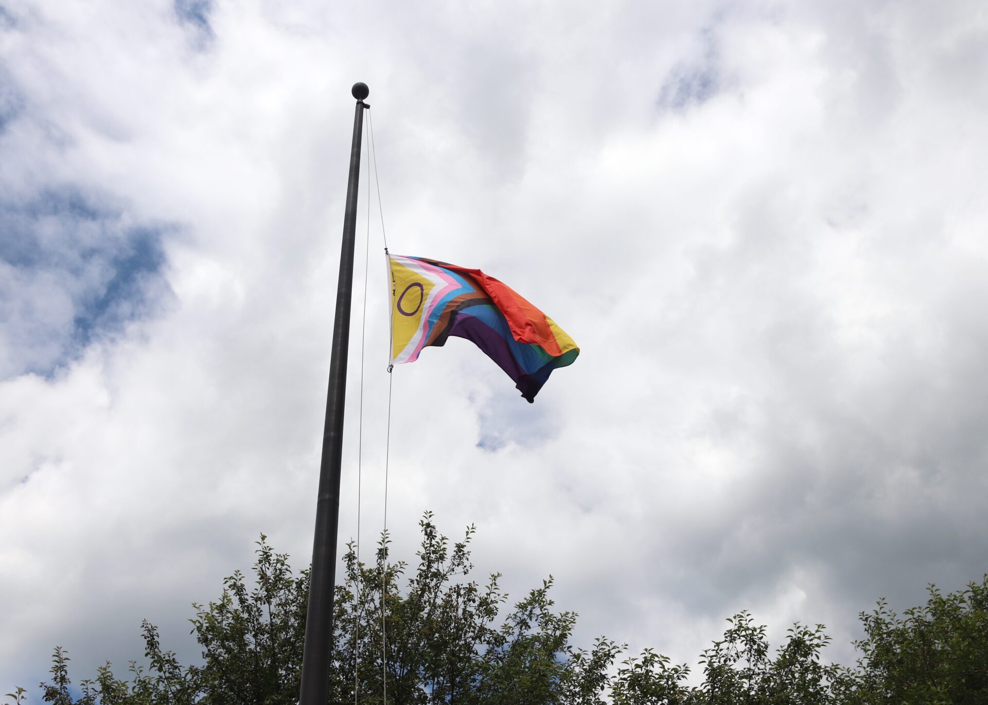 Flag policy for Greenwich passes in split vote after contentious ...